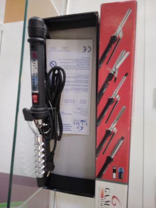 Ferro stira e arriccia capelli