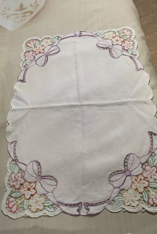 Centrino intagliatoa mano