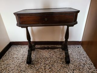 Tavolino con cassetto