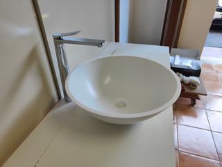 Lavabo d'appoggio in Corian®