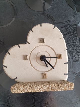 orologio a batteria in pietra leccese