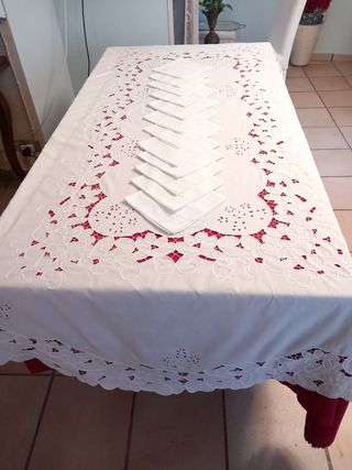 Tovaglia ricamata ad intaglio +12tovaglioli 