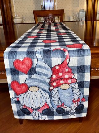 Nuovo Runner per tavolo gnomi San Valentino