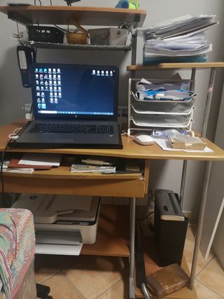 scrivania porta compiuter