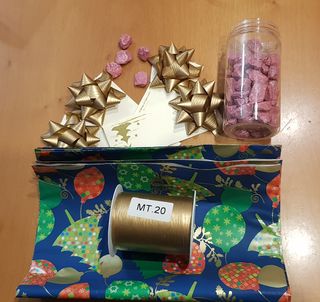 confezione per Natale e sassolini decoro