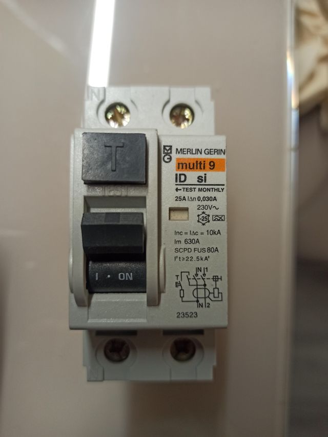 Automáticos, diferenciales y dpn vigi Merlín gerin de segunda mano en ...