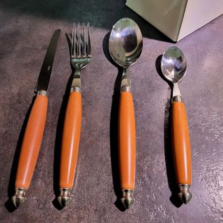 Servizio posate 24pz acciaio inox manico eff legno