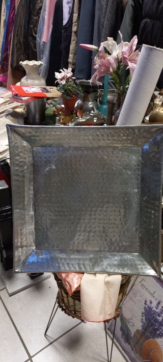 bel piatto in  metallo grande euro 8