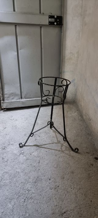 PORTA PIANTE IN FERRO 