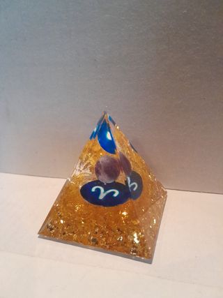 Piramide Orgonite 5 cm x 5 cm Ariete 