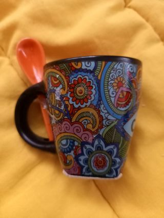 tazzina caffè con cucchiaino