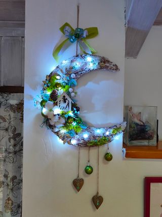 decorazioni primaverili sul muro