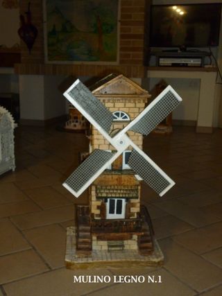 MULINI A VENT0 IN LEGNO E COPP0