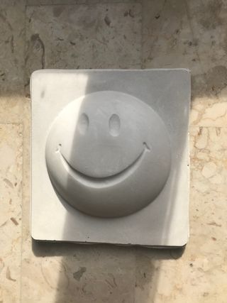 Smile in gesso 