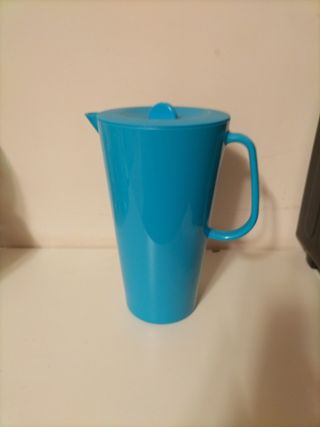 bricco in materiale plastico rigido e resistente.