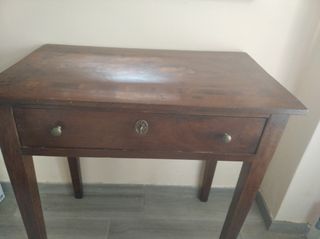 Mobile intarsiato in legno