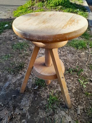 Sgabello girevole in legno 