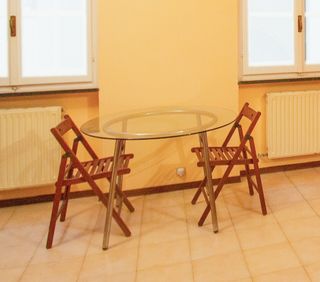 Tavolo circolare Ikea Salmi in vetro e acciaio