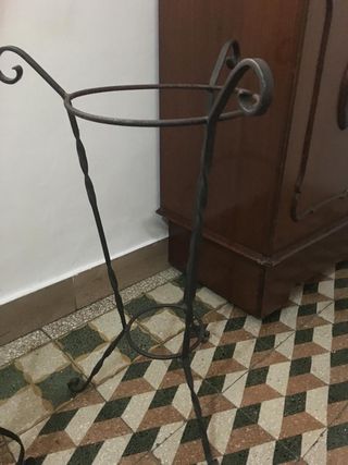 Portavasi in ferro battuto