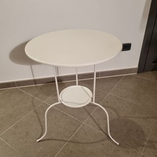 Tavolino
IKea, modello LINDVED