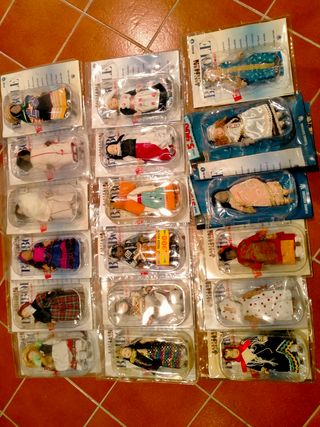 Bamboline dal mondo in porcellana