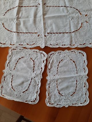 set di centrini ad intaglio