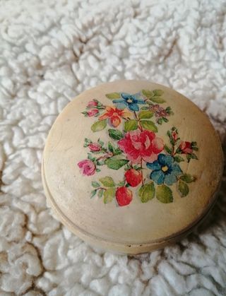 Portagioie in terracotta fatto a mano.