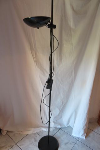 lampada a stelo nera