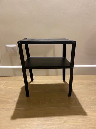 Piccolo comodino nero