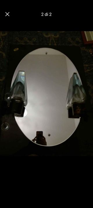 specchio in cristallo ovale con plafoniere ai lati