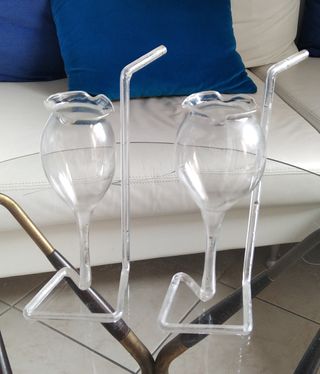 Antichi bicchieri da cocktail con cannuccia