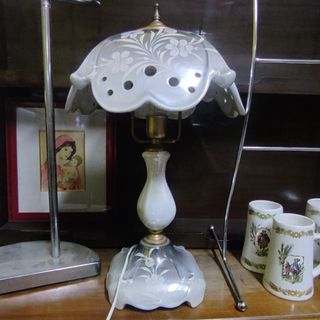 Lampada da tavolo in porcellana 