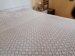 Copriletto fatto all'uncinetto