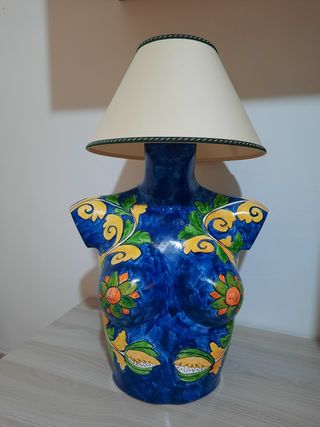 Manichino lampada design caltagirone 