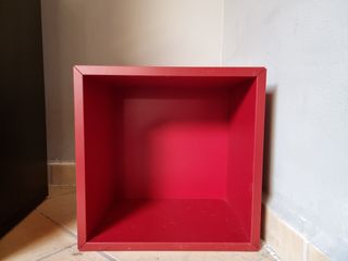 Mobile decorativo rosso