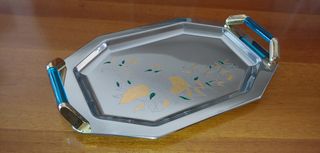 vassoio in acciaio nuovo