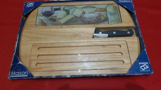 Tagliere per pane con coltello incorporato