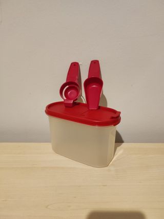 Contenitore Tupperware con accessori