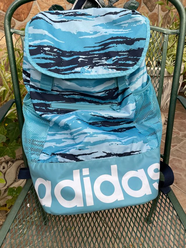 Mochila Adidas de segunda mano por 12 EUR en Cáceres en WALLAPOP