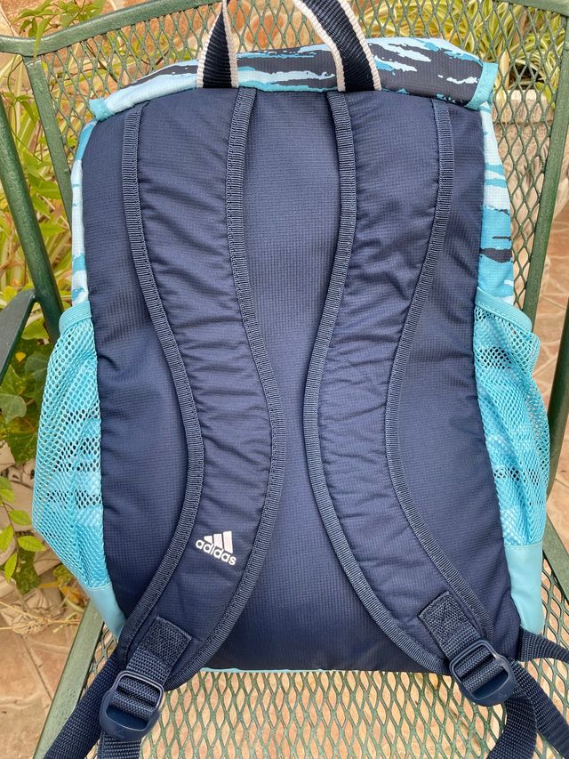Mochila Adidas de segunda mano por 12 EUR en Cáceres en WALLAPOP
