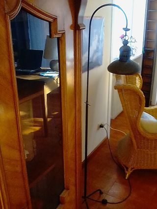 lampada a treppiede in ferro