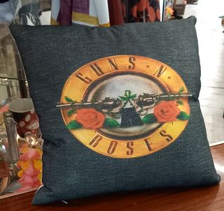 cuscino in cotone con logo Guns n' Roses