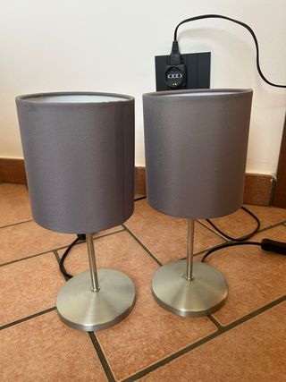 Lampada da tavolo grigia 