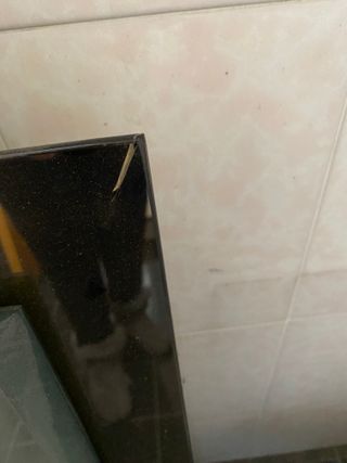 specchio con cornice in vetro - scheggiato