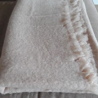 Coperta rosa in lana cardata di Zara Home 140x190