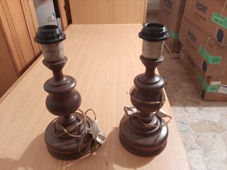 Coppia lampade per comodino vintage in legno alte 