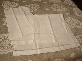 asciugamani in lino e cotone ricamati a mano 