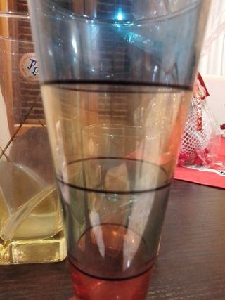 Bicchieri vintage con bottiglie