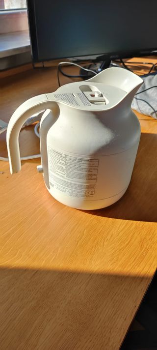 Un bollitore elettrico (marca Muji)