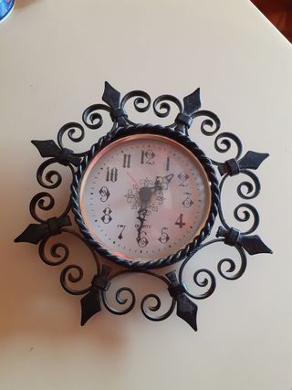 Orologio in ferro battuto da parete